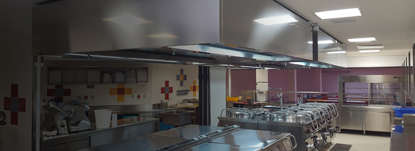 Serviser-monter električnih in mehanskih komponent () - Komenda ...